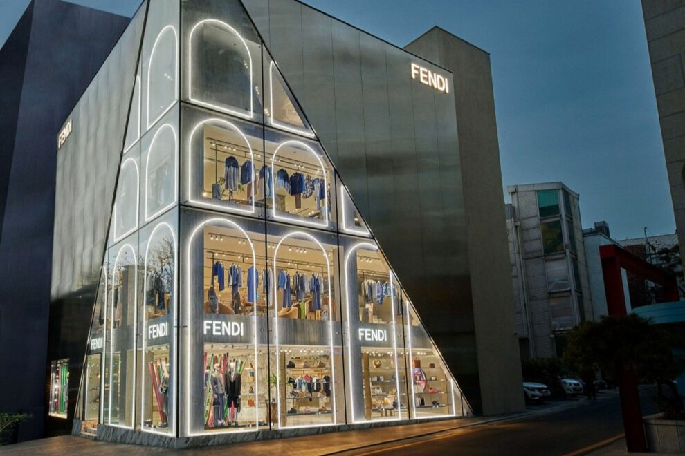 Fendi sculpte à Séoul son « Colisée carré » le Palazzo Fendi Omotesando ...